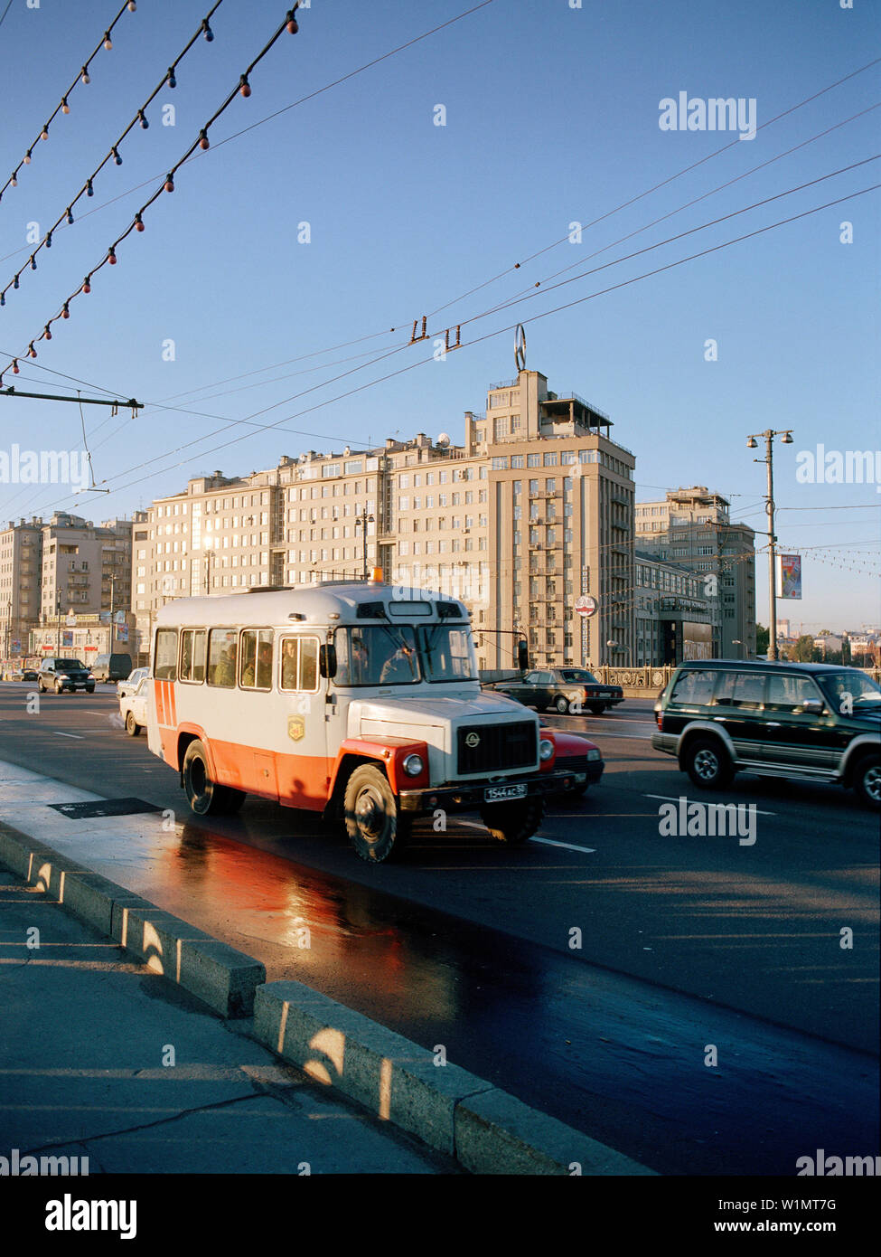 Bus on a bridge hi-res stock photography and images - Alamy