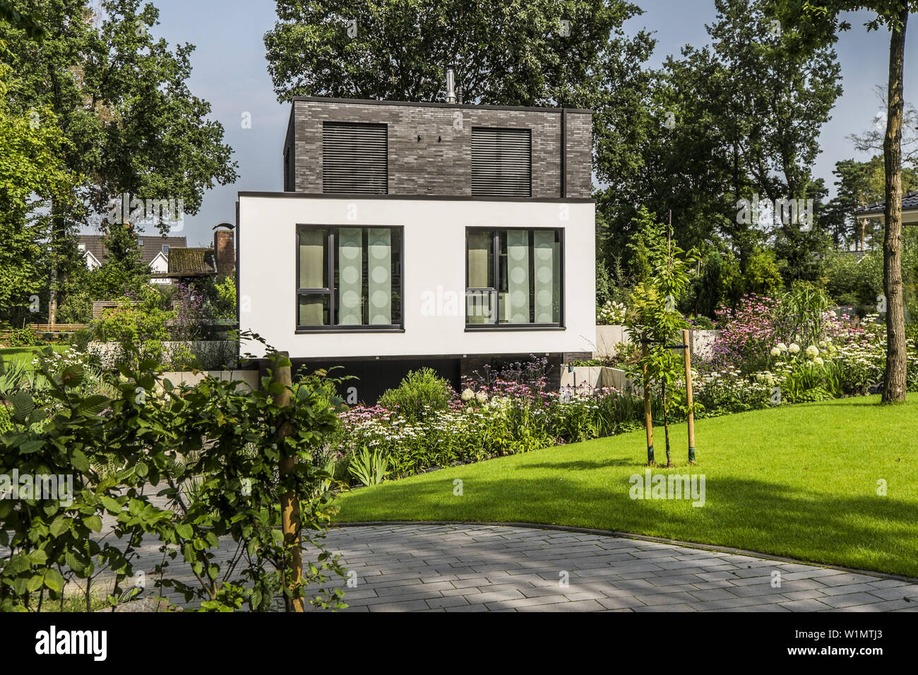 Modern house germany hi-res stock photography and images - Alamy