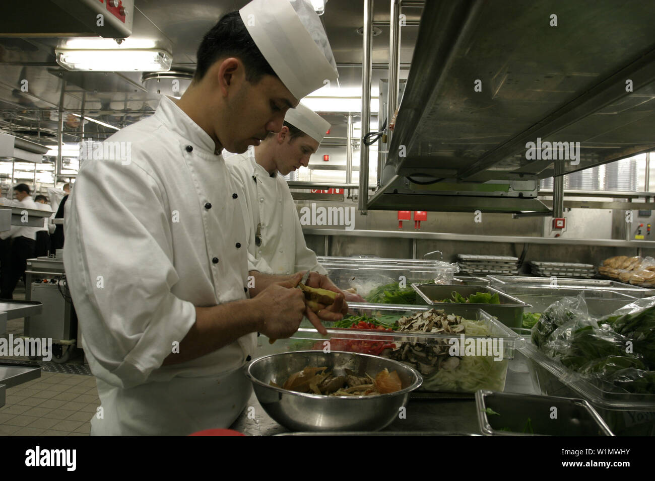 Queen Mary 2, Canteen kitchen, Queen Mary 2, QM2 Von der Hauptkueche ...