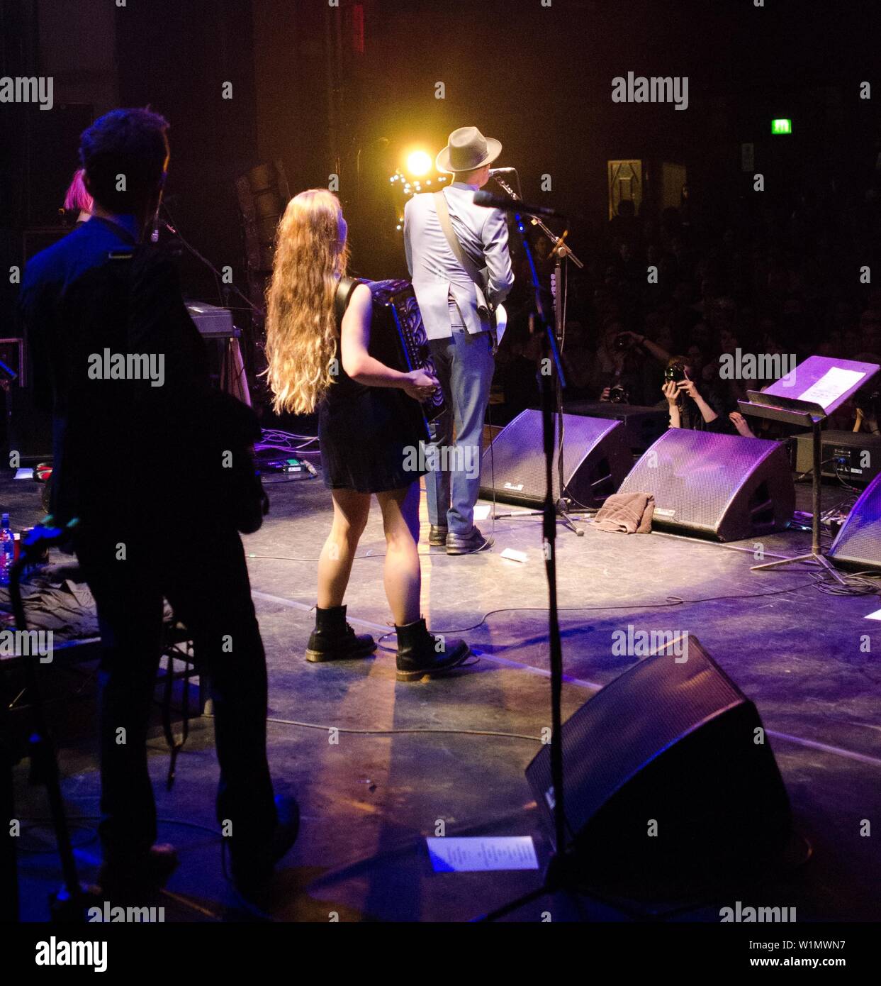 band singer stage concert music Stock Photo - Alamy