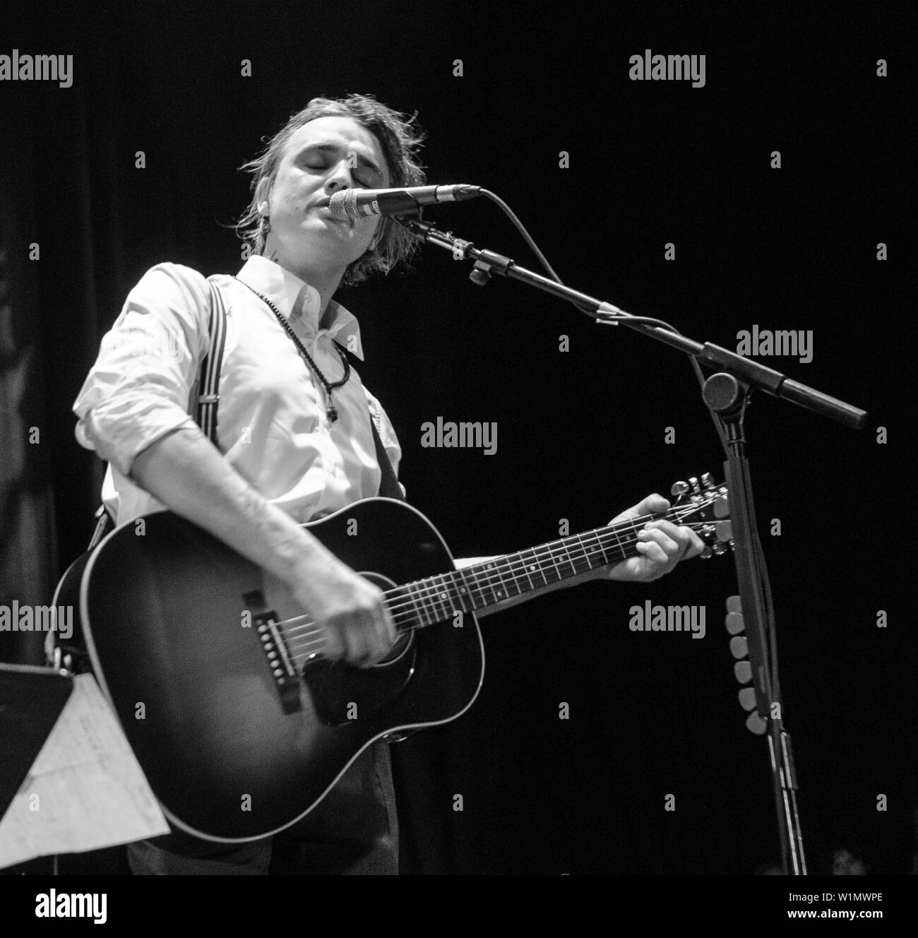 musician people singer instrument guitar Stock Photo - Alamy