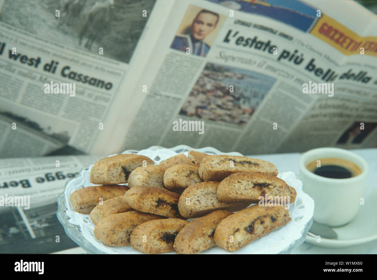 Divini Amorini, Mandelgebaeck aus Galatina Apulien, Italien Stock Photo ...