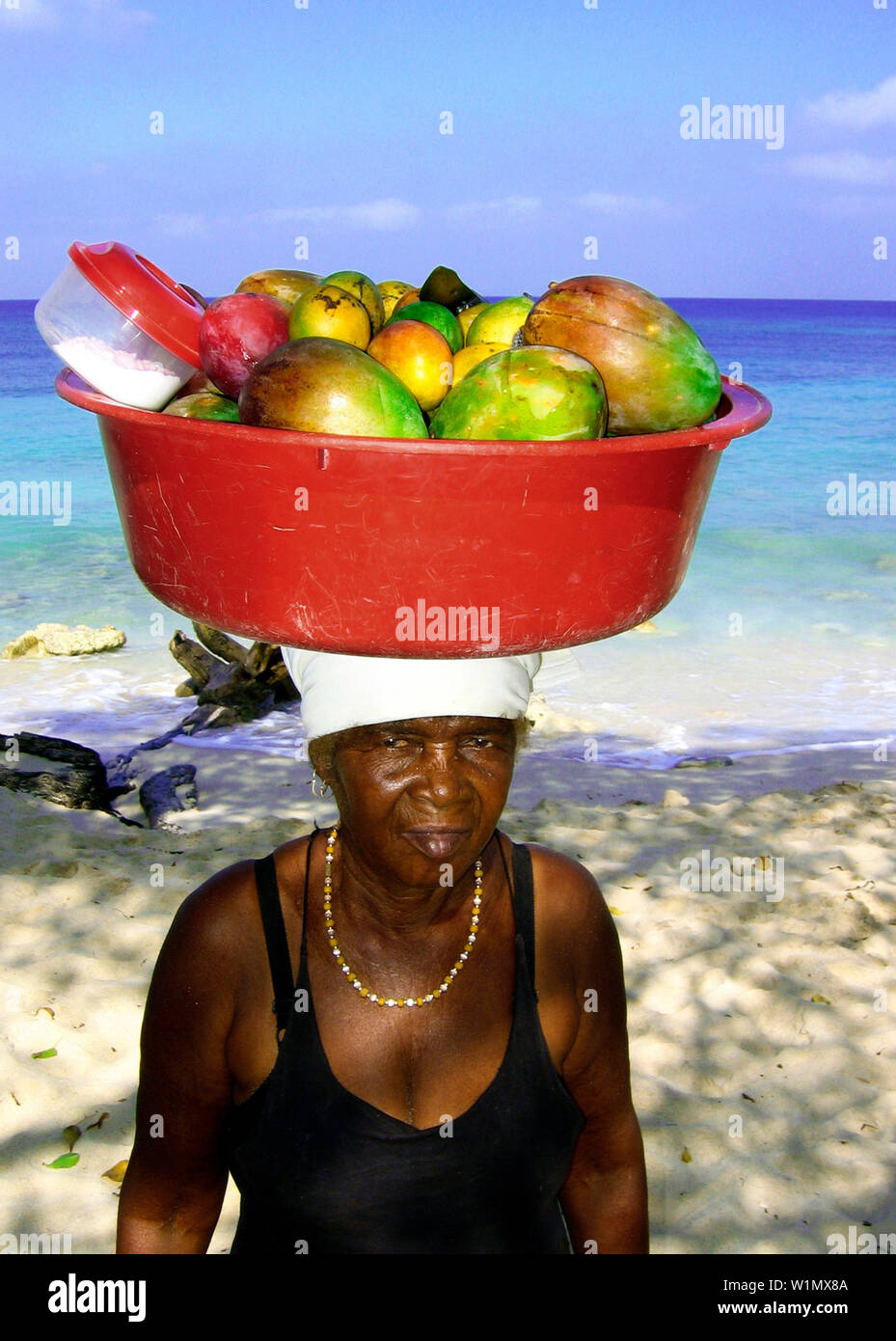 Old lady selling hi-res stock photography and images - Alamy