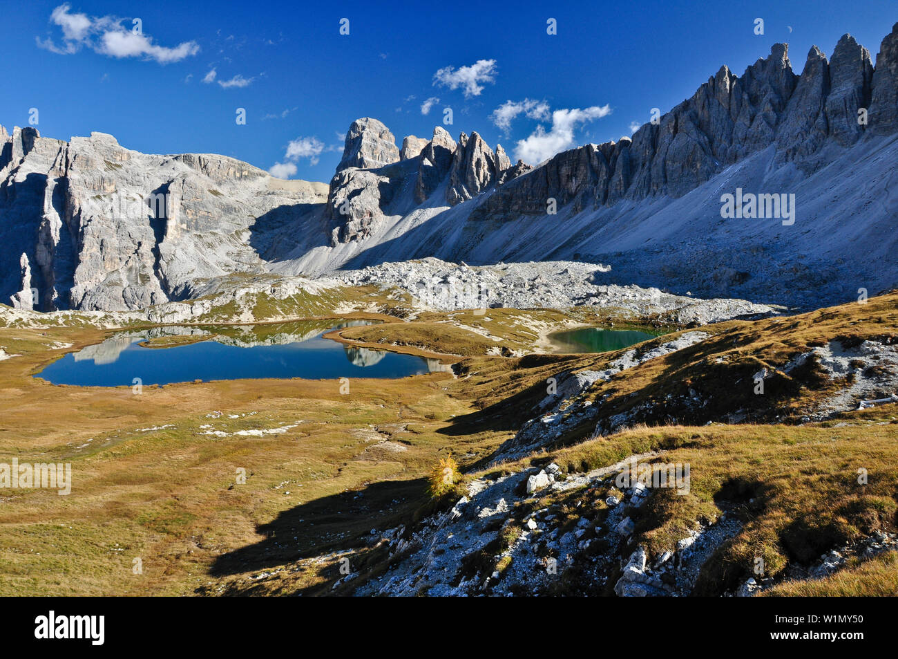 Hiking woman beneath Paternkofel and at lakes Zinnenseen, Val Pusteria ...