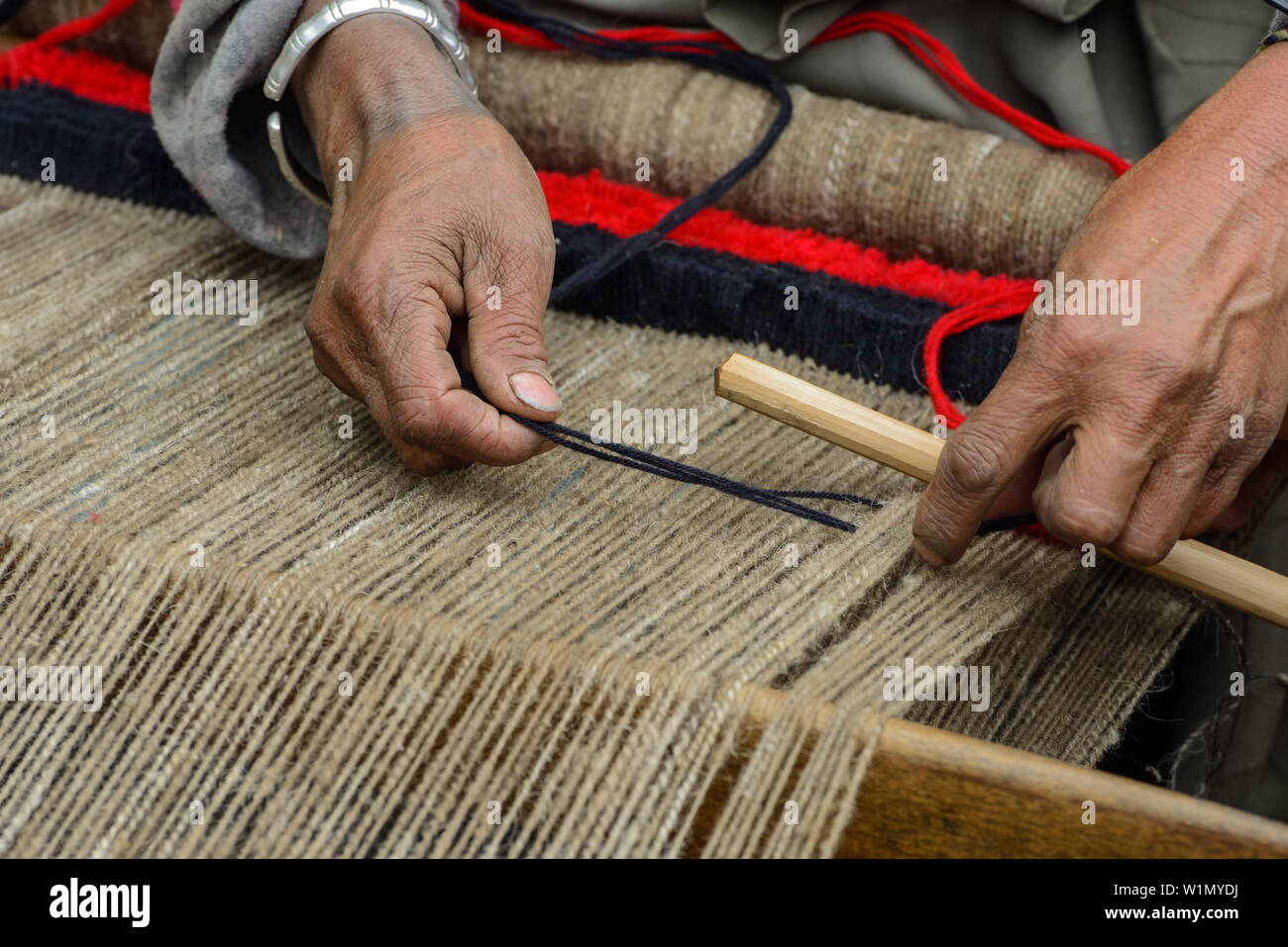 Women weaving on a simple weaving loom in Nar, Nepal, Himalaya, Asia ...