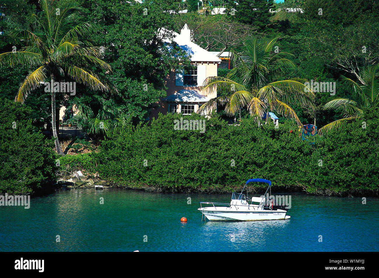 Villa am Hafen, Flatts, Bermuda Karibik Stock Photo - Alamy
