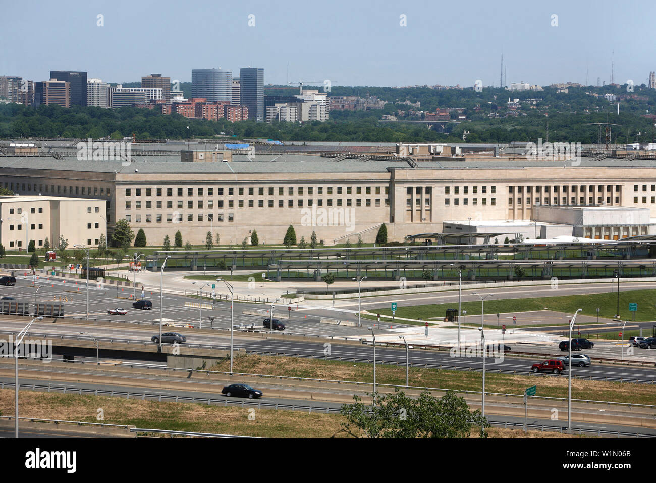 The us pentagon building hi-res stock photography and images - Alamy