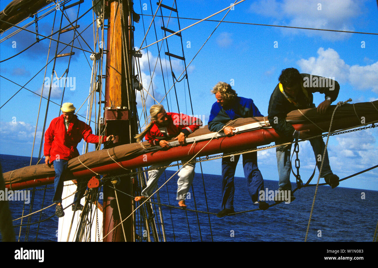 Traditional sailing ship hi-res stock photography and images - Alamy