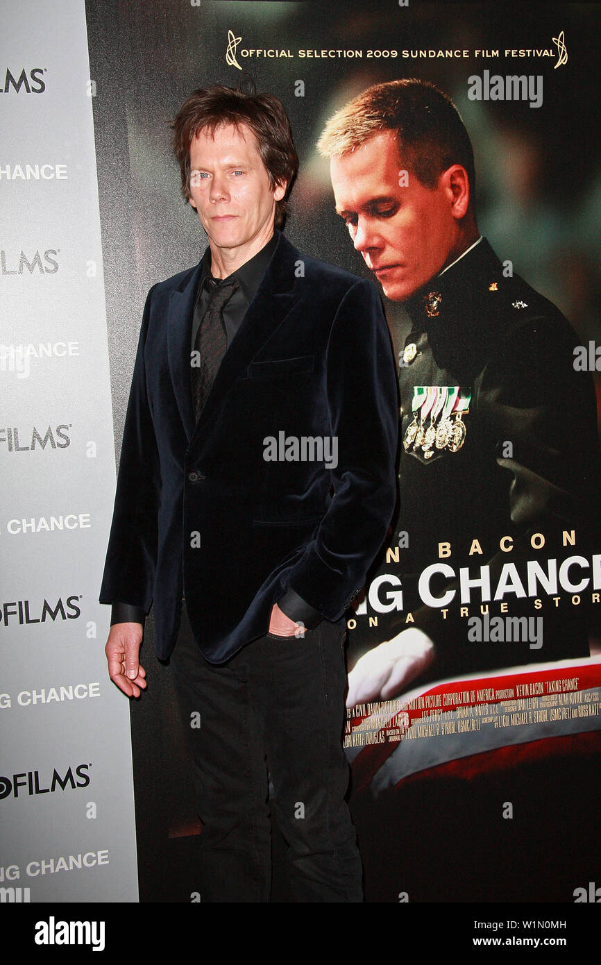 Kevin bacon taking chance 2009 hi-res stock photography and images - Alamy