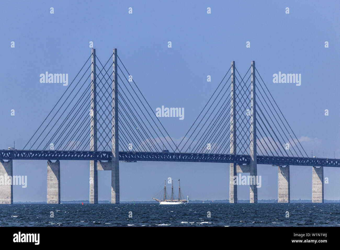 The Öresund Bridge connects Kopenhagen in Danemark with Malmö in Sweden ...