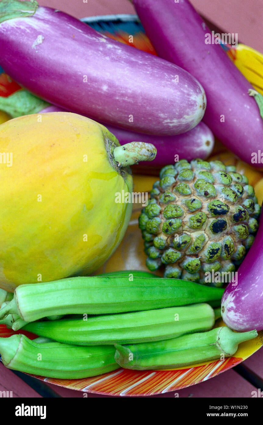 Caribbean fruit vegetables foods hi-res stock photography and images ...