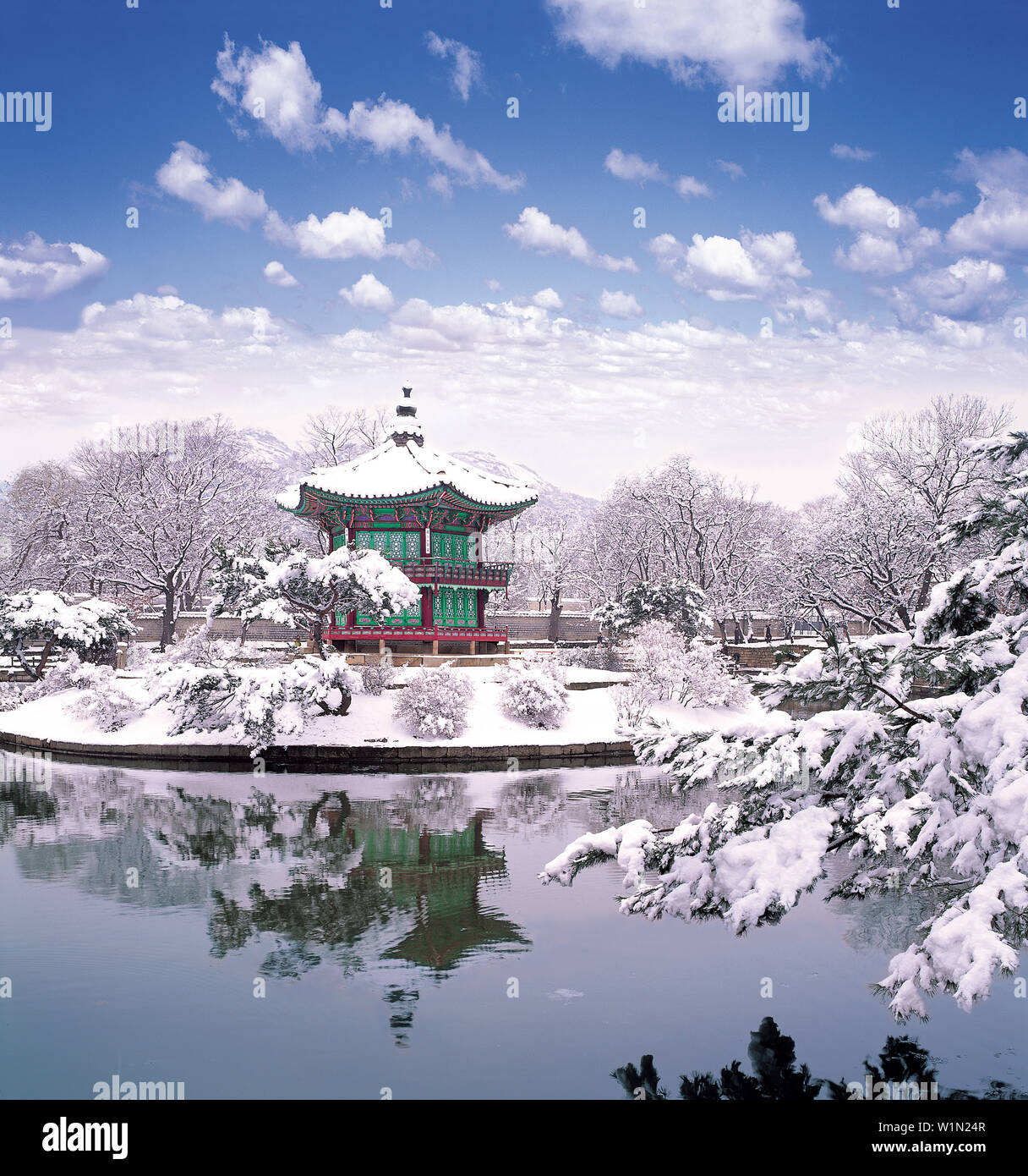 Gyeongbok palace, hyangwonjeong Stock Photo - Alamy