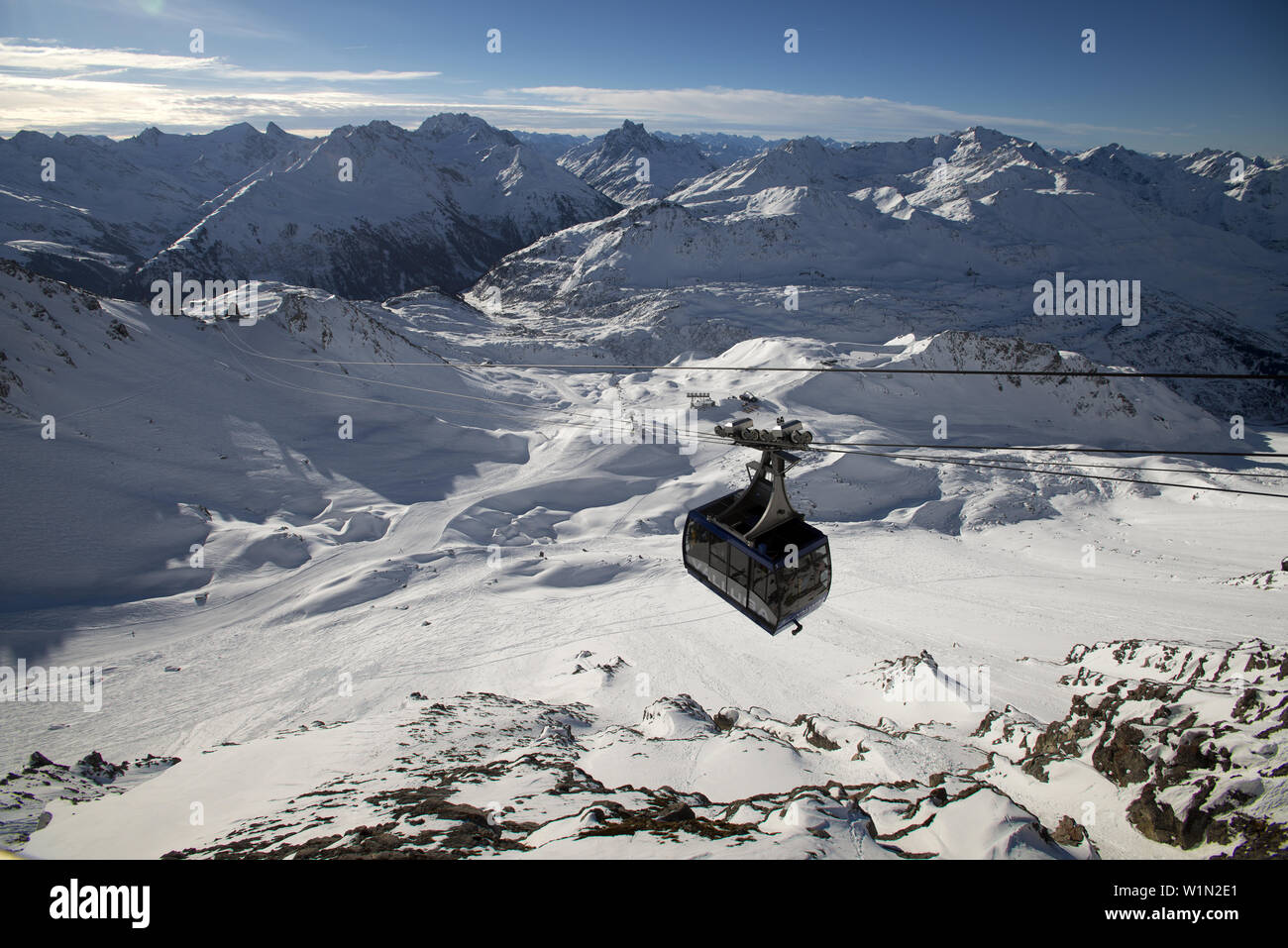 Valluga cable car hi-res stock photography and images - Alamy