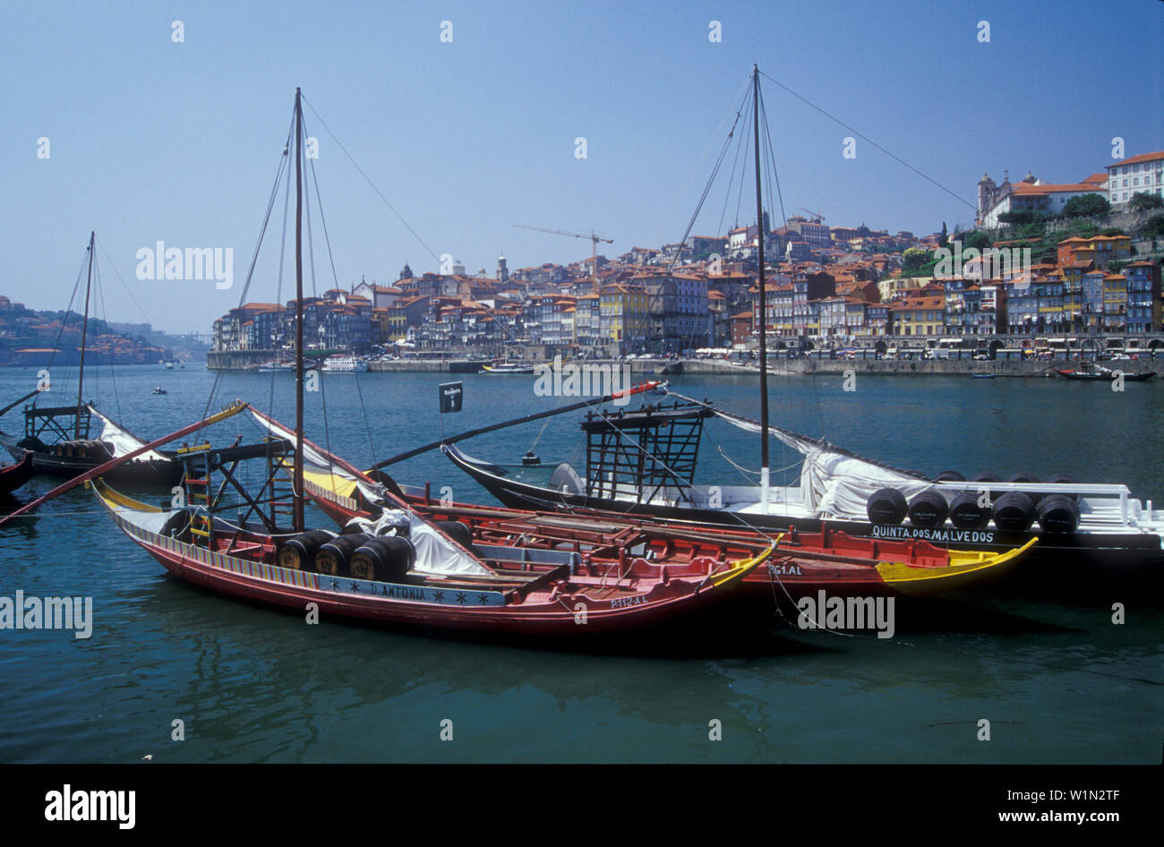 Barcos de rio hi-res stock photography and images - Alamy