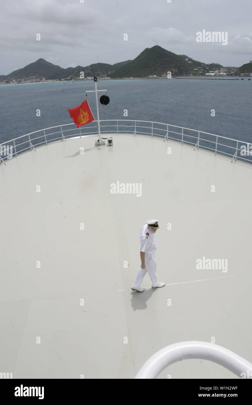 Queen Mary 2, Captain R.W.Warwick, St. Maarten, Queen Mary 2, QM2 ...