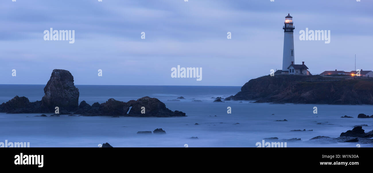 Pigeon point lighthouse dusk hi-res stock photography and images - Alamy