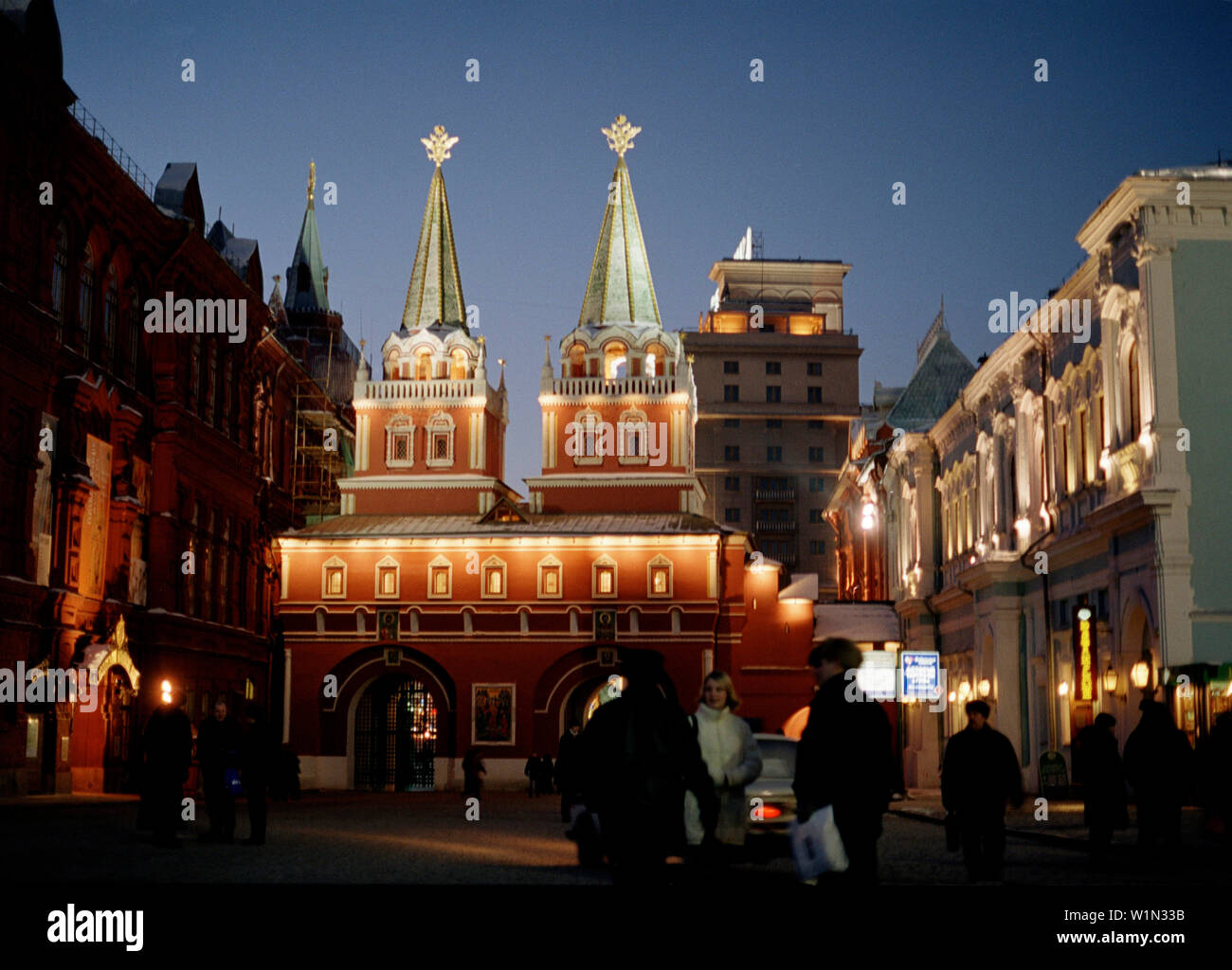 Red gates in moscow hi-res stock photography and images - Alamy