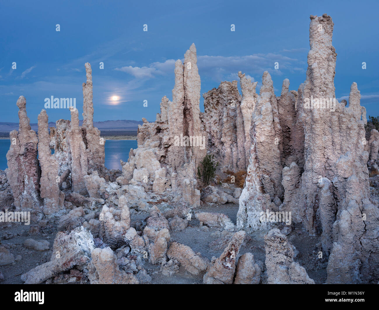 Mono lake and moon hi-res stock photography and images - Alamy