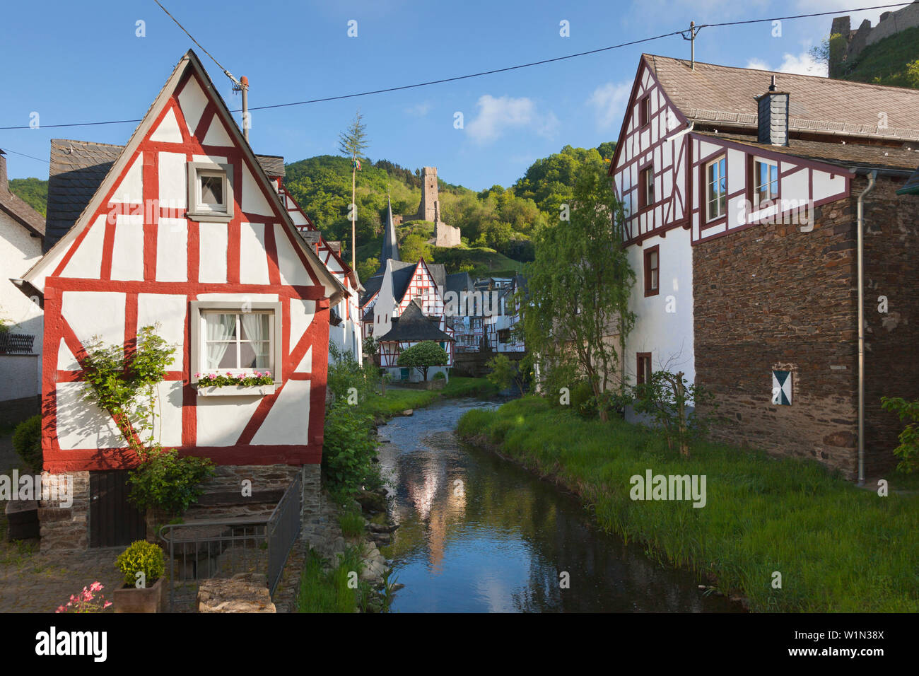 Timber frame houses hi-res stock photography and images - Alamy