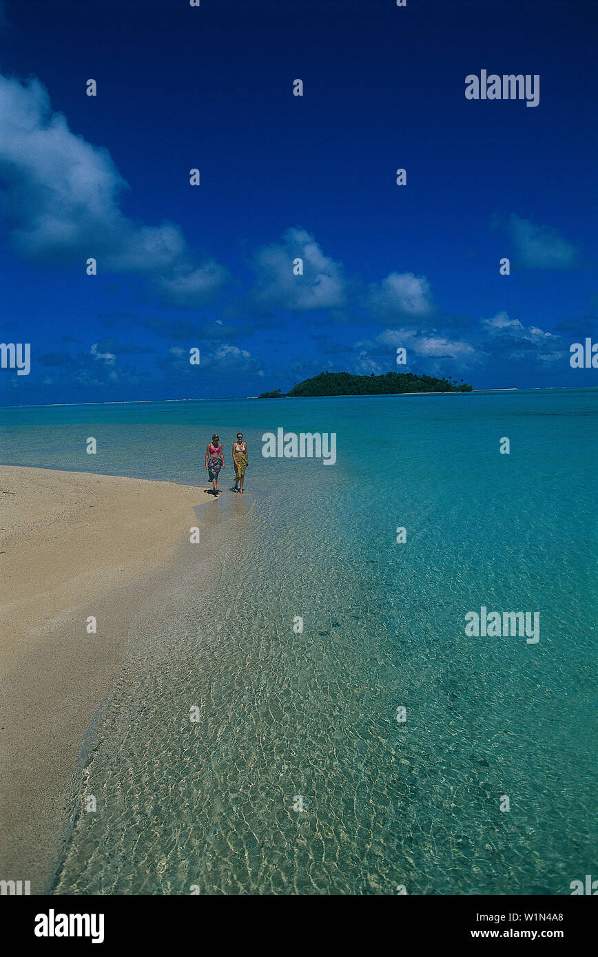 Beach Walk, Aitutaki Lagoon Cook Islands Stock Photo - Alamy