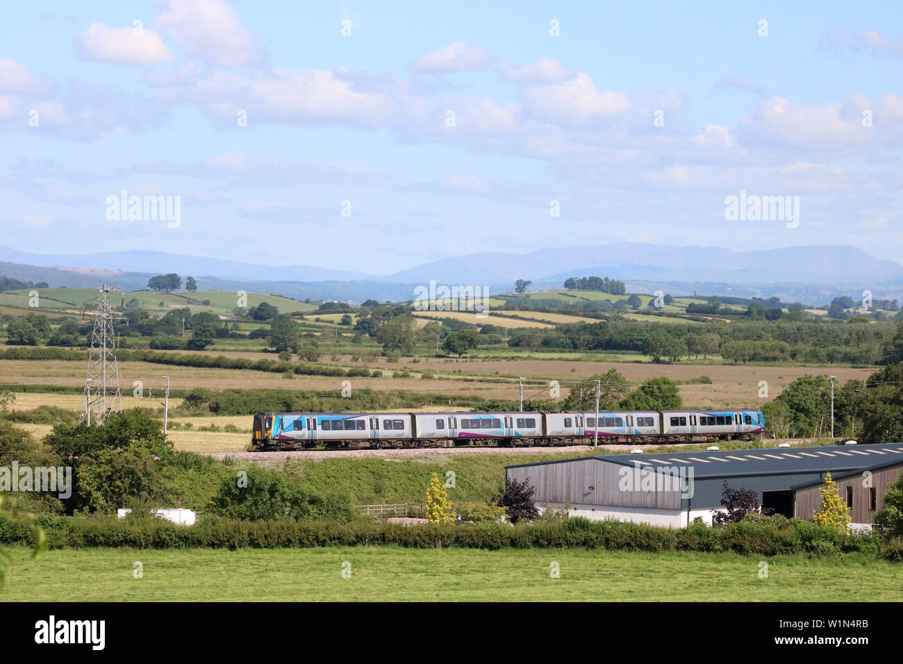 Siemens Desiro class 350 electric multiple-unit train in TransPennine ...
