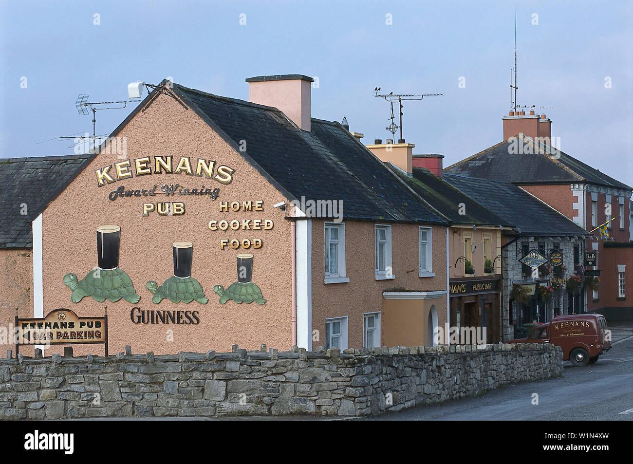 Keenans Pub, Tarmonbarry, Upper Shannon Ireland Stock Photo - Alamy