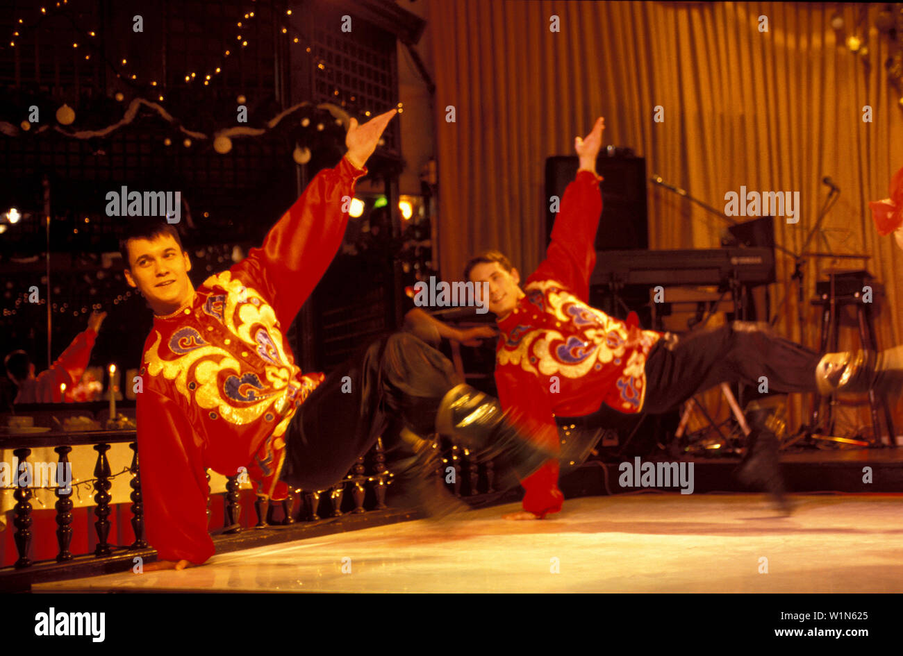 Russian Folk Dancing, St. Petersburg Russia Stock Photo - Alamy