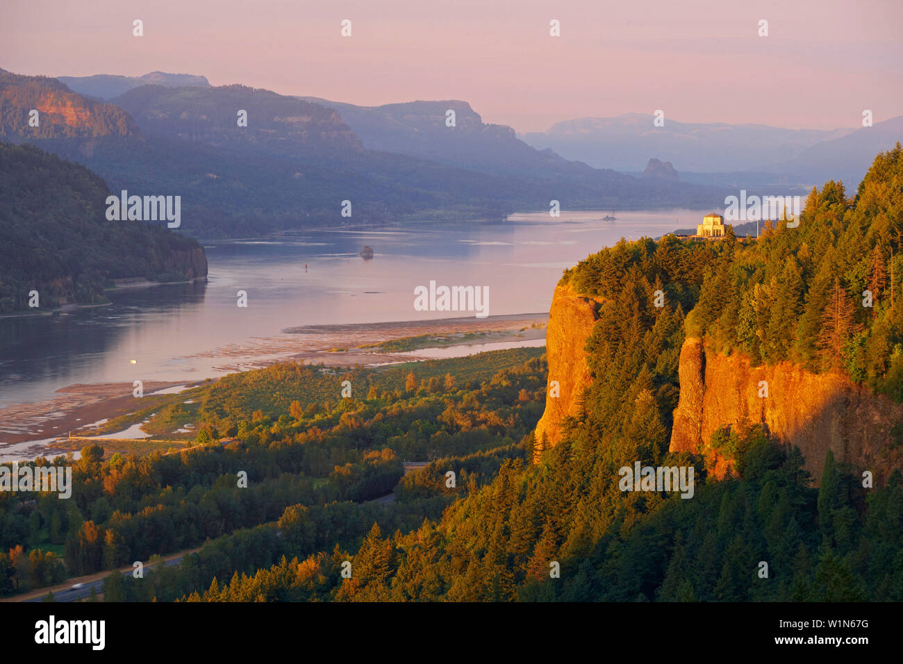 View at the Columbia River Gorge and Crown Point Vista House , Oregon ...