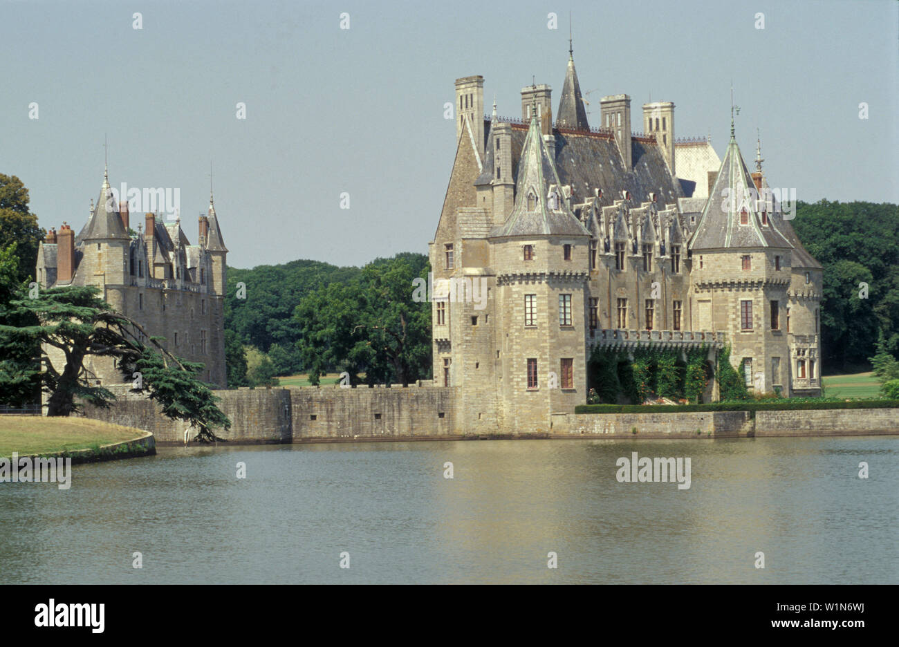 Bretesche castle france hi-res stock photography and images - Alamy