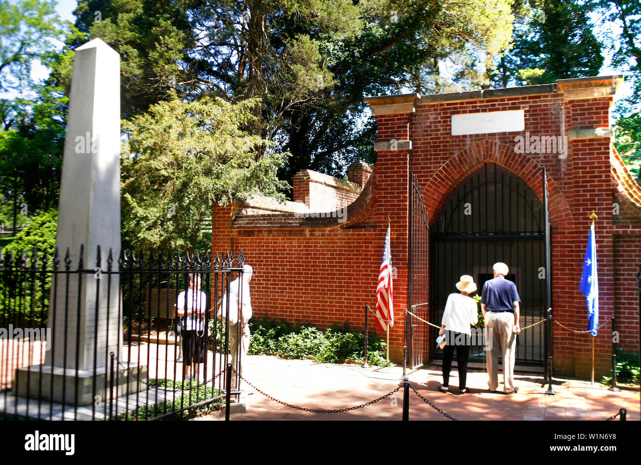 George Washington tomb, Mount Vernon, Virginia, United States Stock ...