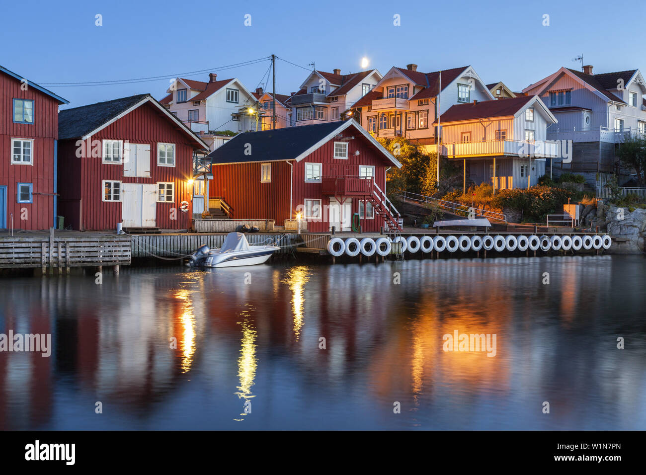 Cottages by the sea hi-res stock photography and images - Alamy