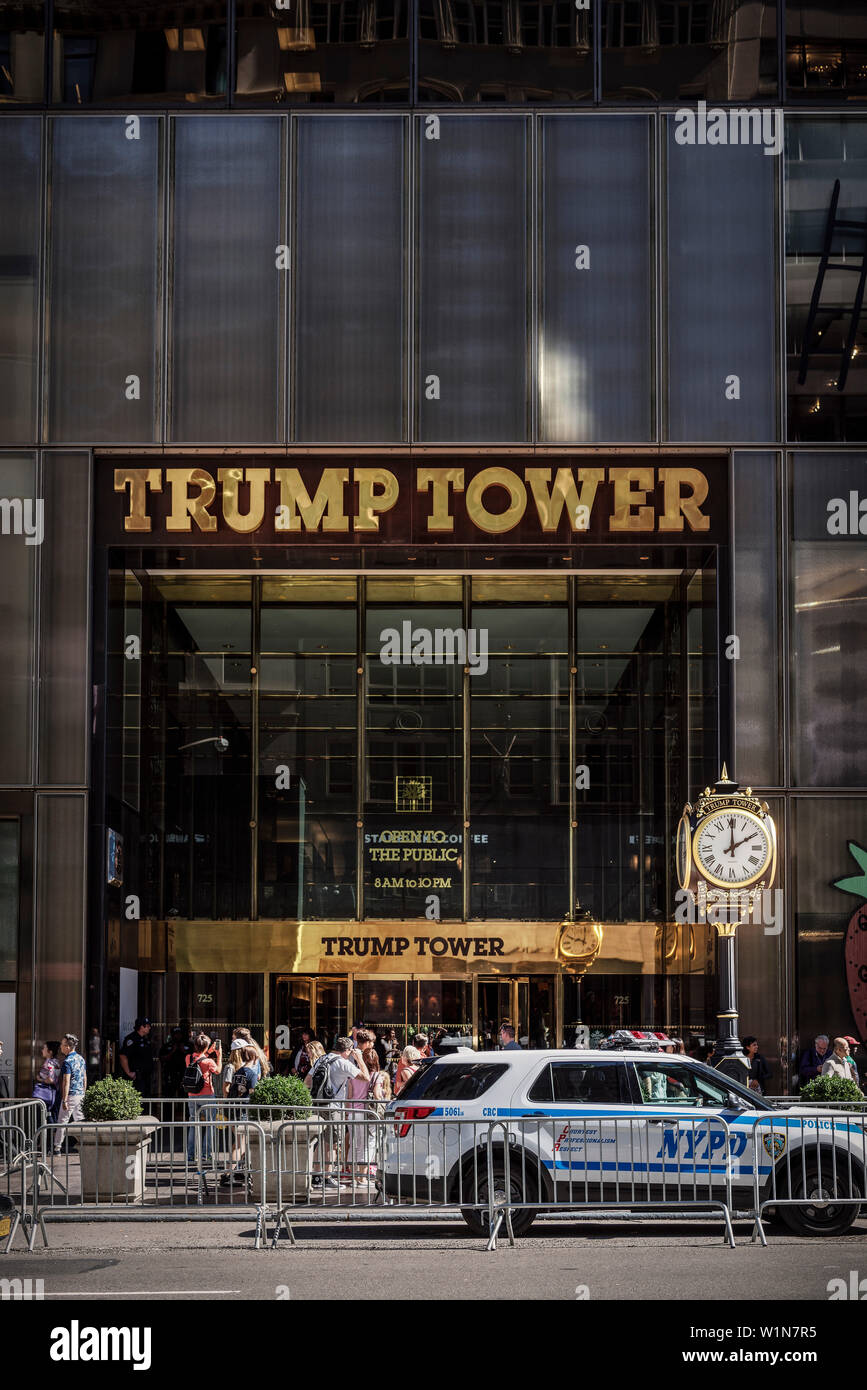 Entrance to trump tower hi-res stock photography and images - Alamy
