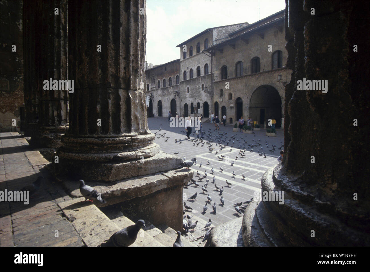 Town square, Piazza del Comune, with Temple of Minerva, Tempio di ...