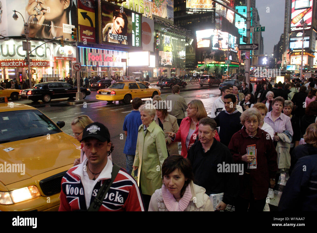 Shopping, Rush hour, Times Square, Manhattan, New York City, New York ...