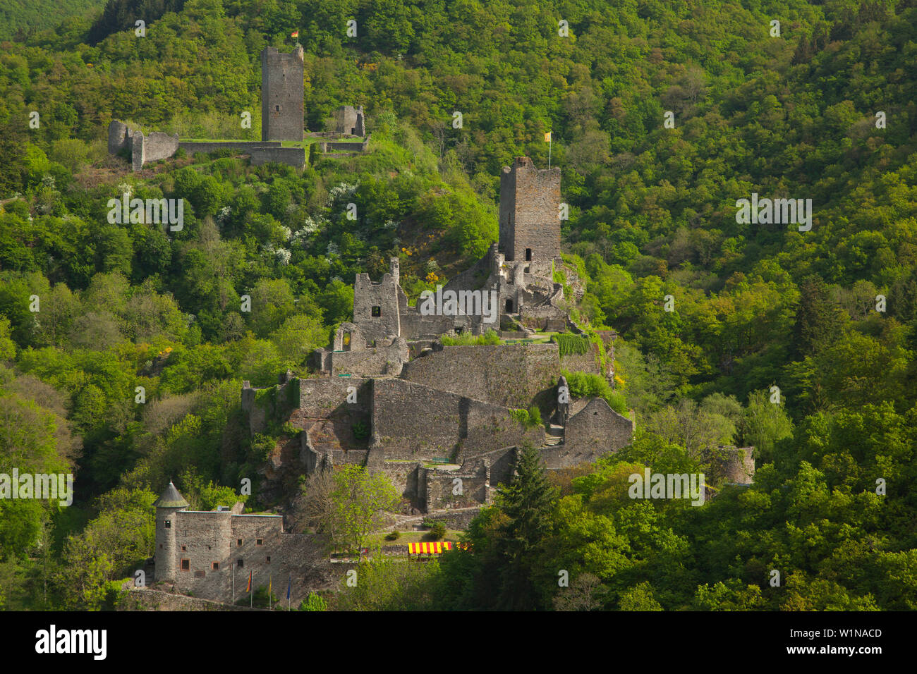 Oberburg and Niederburg castles, near Manderscheid, Eifelsteig hiking ...