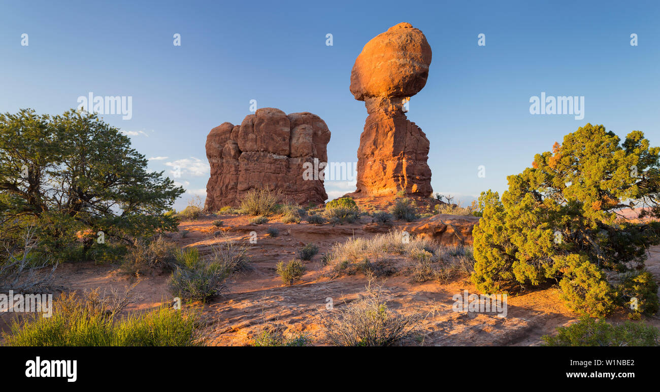 Balanced Rock, Elephant Butte, Arches National Park, Moab, Utah, USA ...