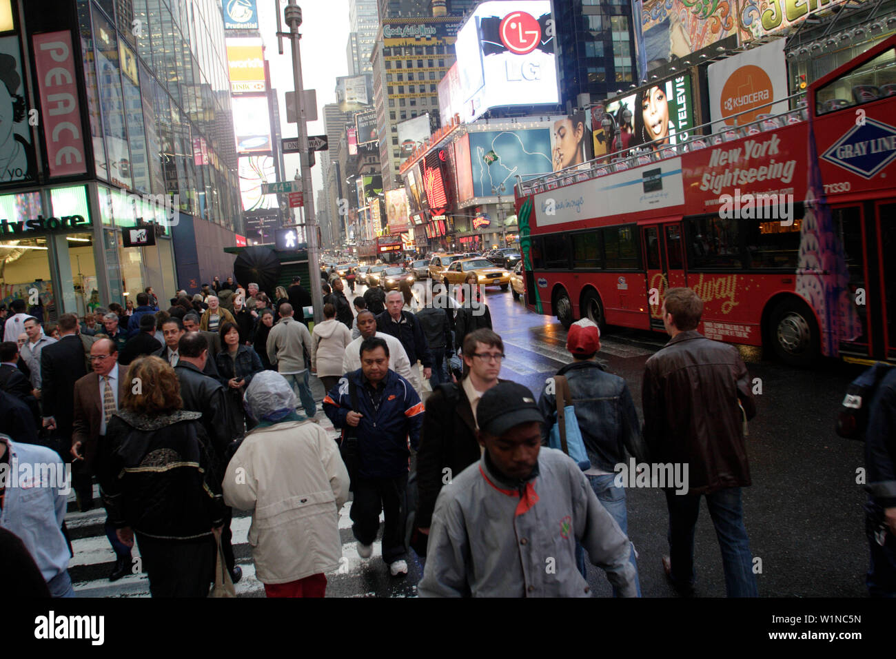 Shopping rush hi-res stock photography and images - Alamy