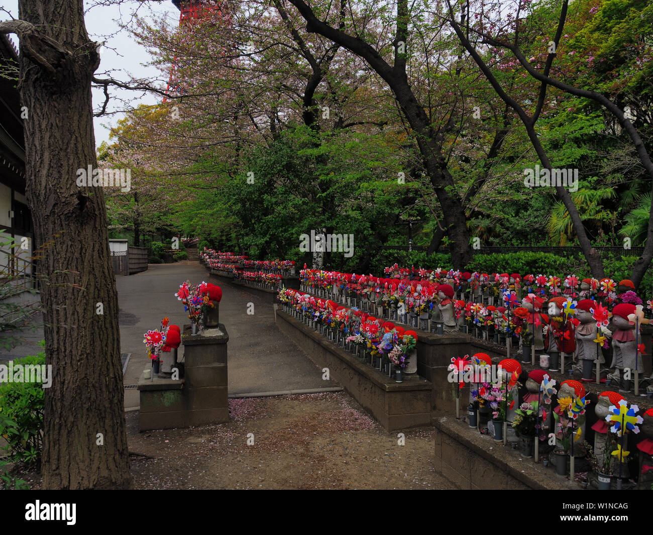 Jizo buddha statues hi-res stock photography and images - Alamy
