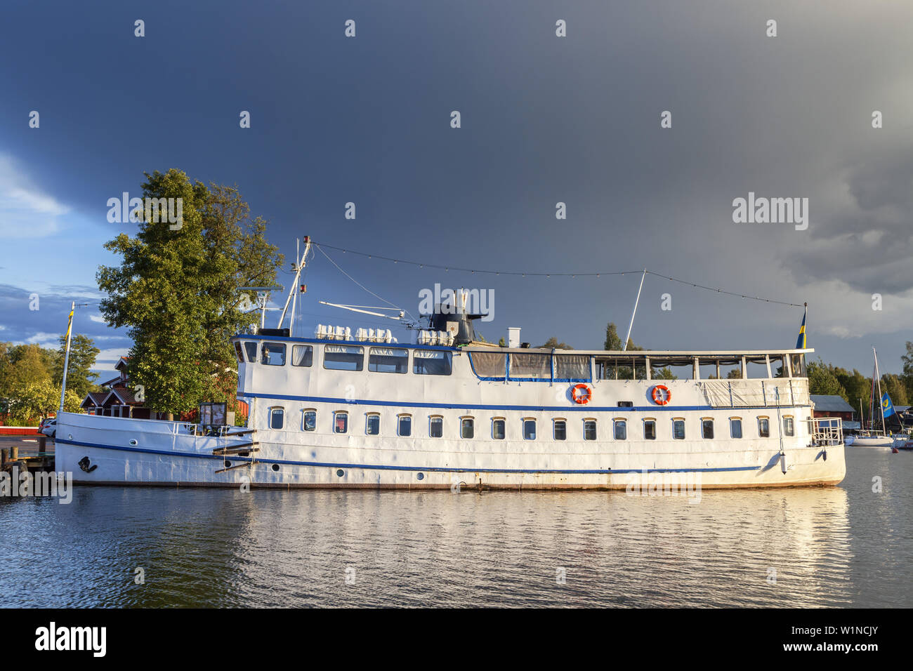 Old riverboat hi-res stock photography and images - Alamy