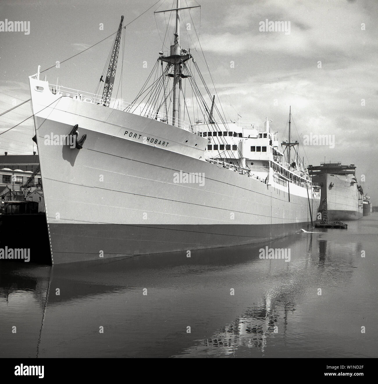 Fifties ships hi-res stock photography and images - Alamy