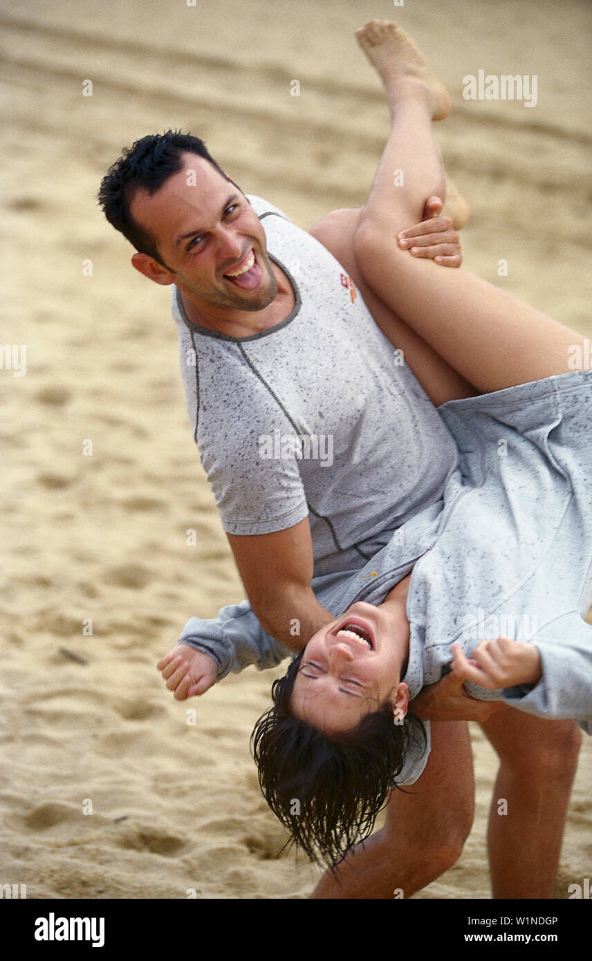 Paar am Strand, People Stock Photo - Alamy