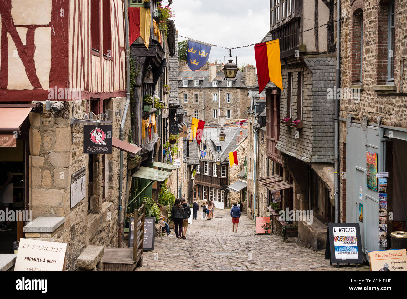 Dinan brittany hi-res stock photography and images - Alamy