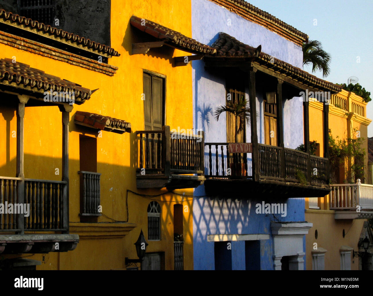 Colonial Buildings, Overhanging Balconies, Cartagena de Indias ...
