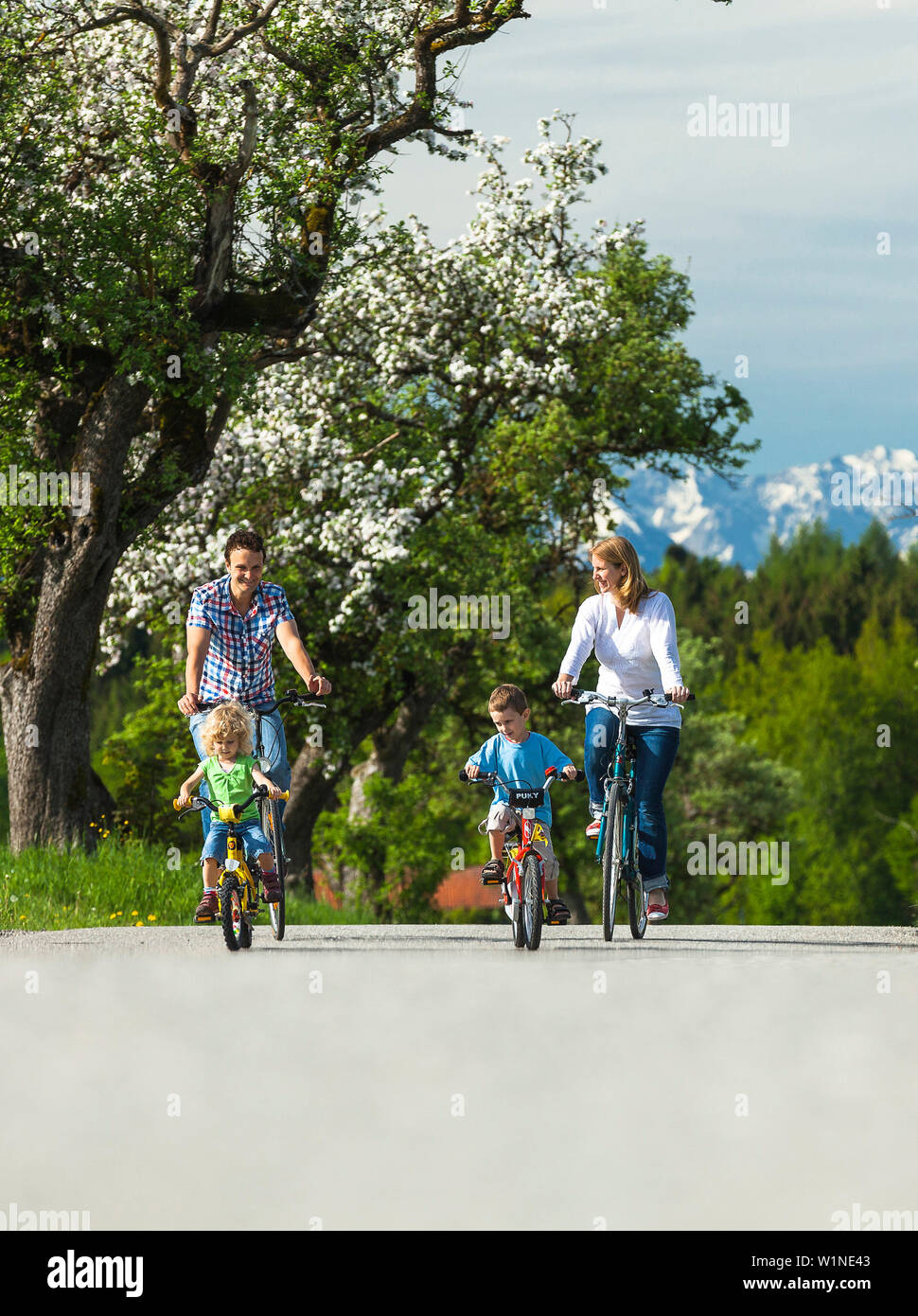Cycling family germany hi-res stock photography and images - Alamy
