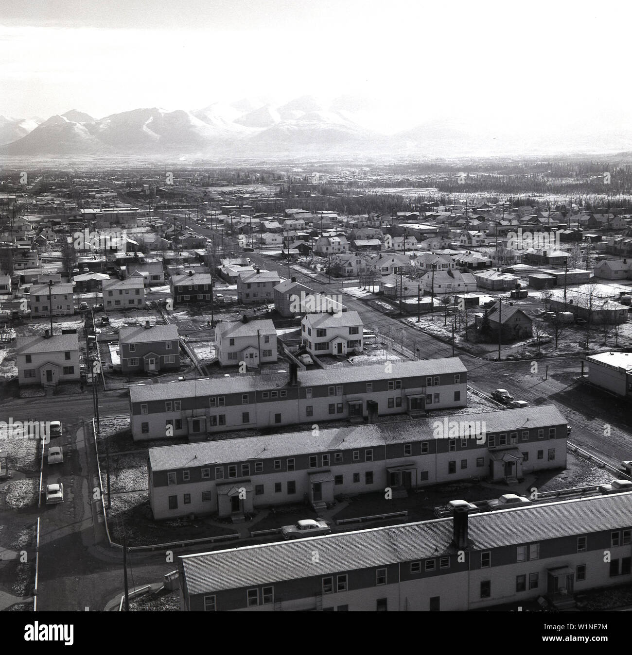 Mountain view aerial 1950s hi-res stock photography and images - Alamy