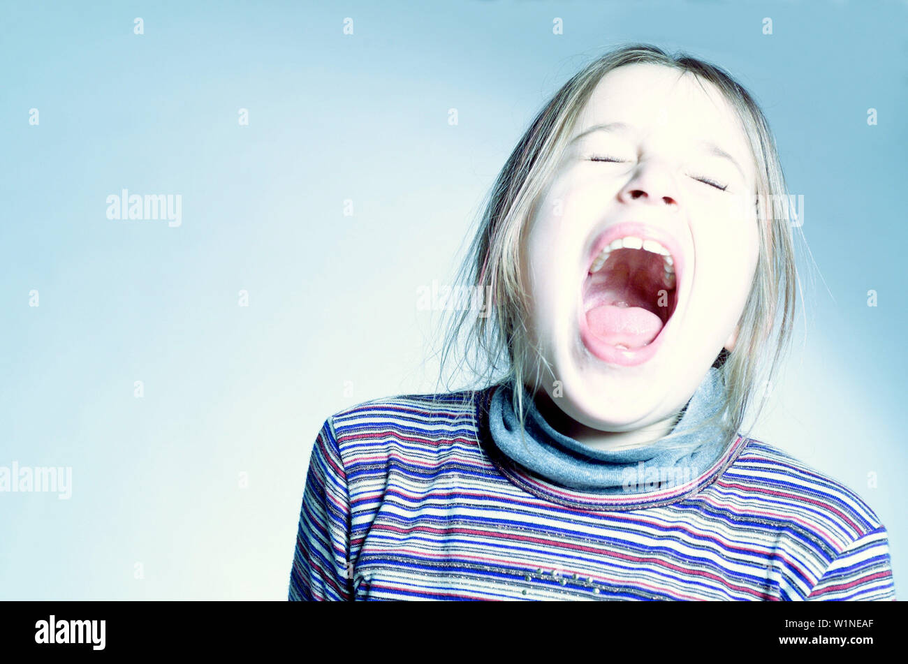 Screaming girl, people screaming Stock Photo - Alamy