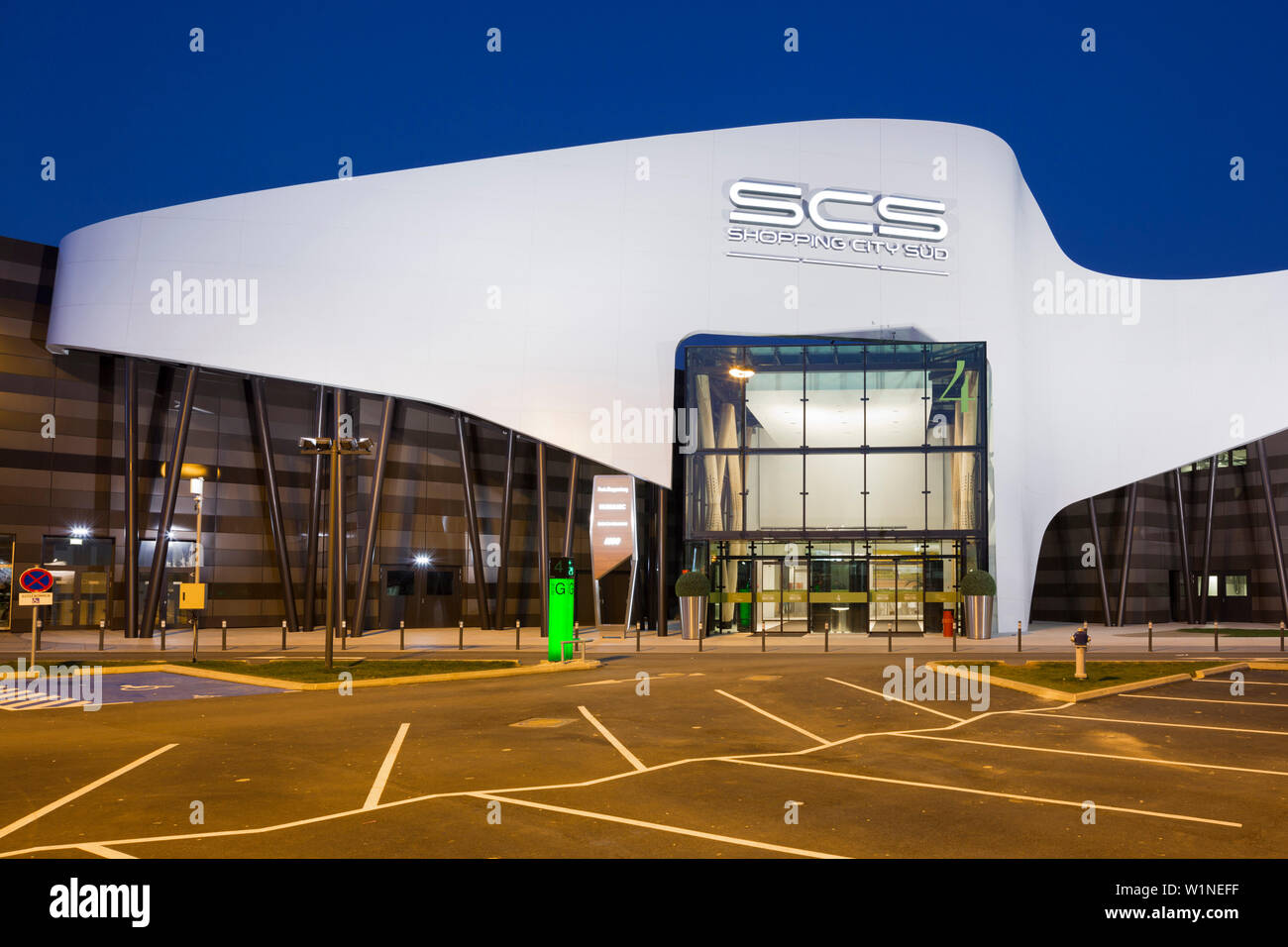 Scs shopping city süd vösendorf hi-res stock photography and images - Alamy