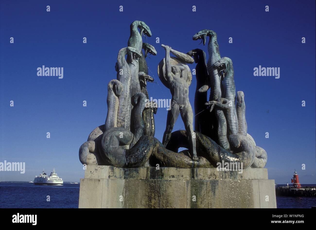 Sea serpent sculpture hi-res stock photography and images - Alamy