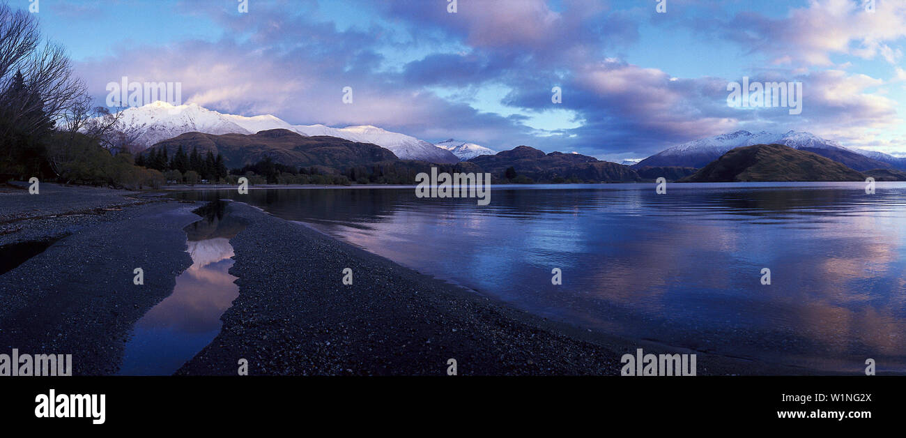 Lake Wanaka at Sunrise at Glendhu Bay, near Wanaka, South Island, New ...