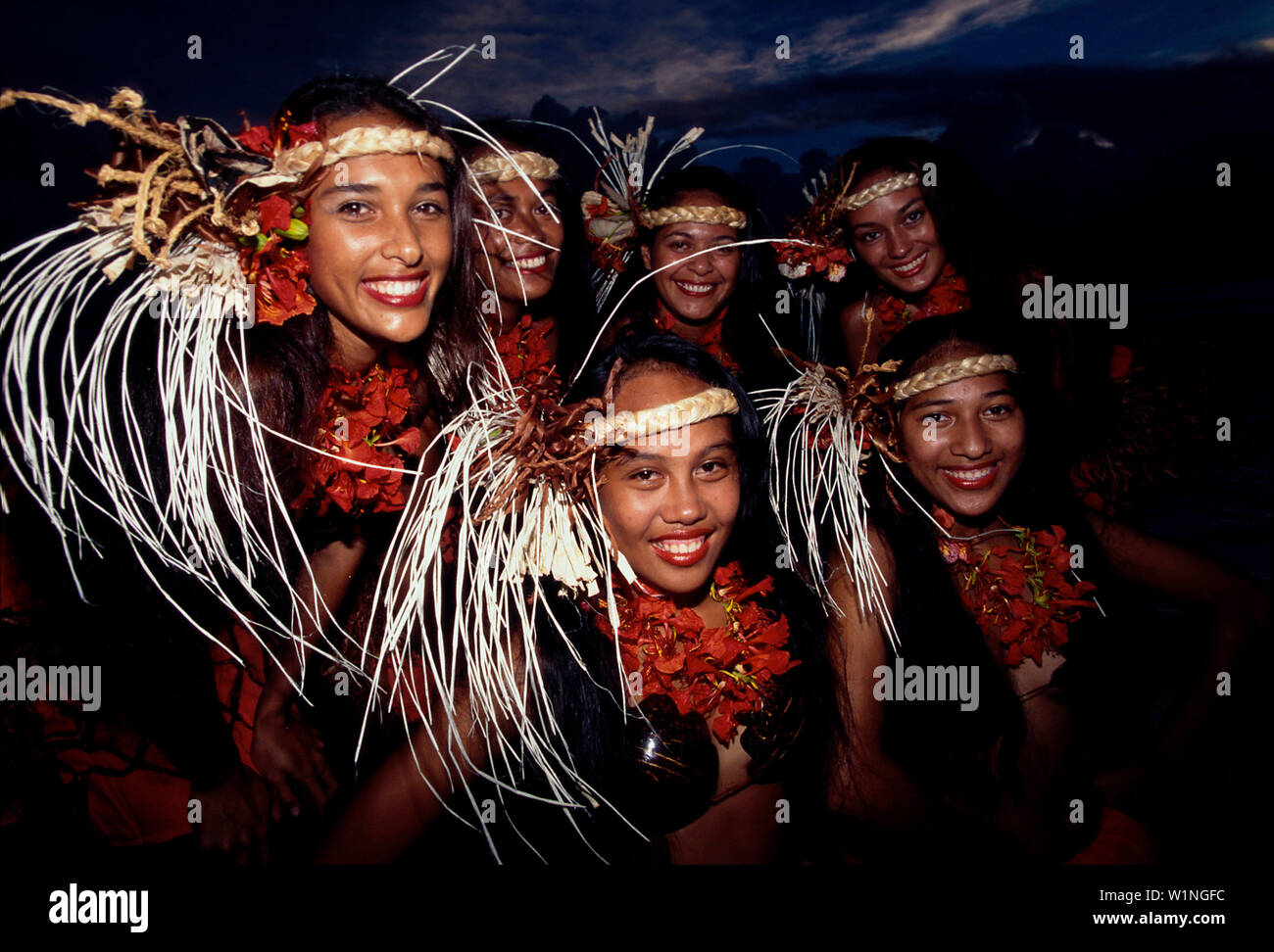 Woman smiling cook islands hi-res stock photography and images - Alamy